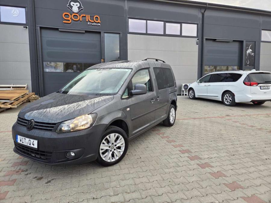 Grey Volkswagen Caddy 2011 in Siauliai, with an engine capacity of 1.60 L and mileage of 209 thousand km for 5700 €, photo 3 on AUTOMOTO.COM.LV
