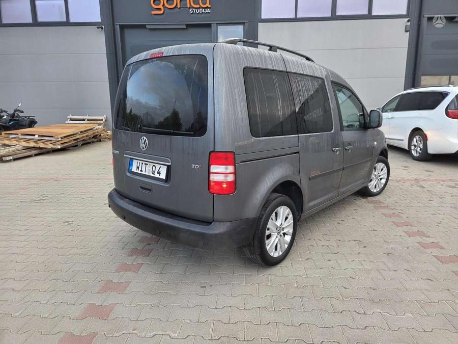 Grey Volkswagen Caddy 2011 in Siauliai, with an engine capacity of 1.60 L and mileage of 209 thousand km for 5700 €, photo 5 on AUTOMOTO.COM.LV