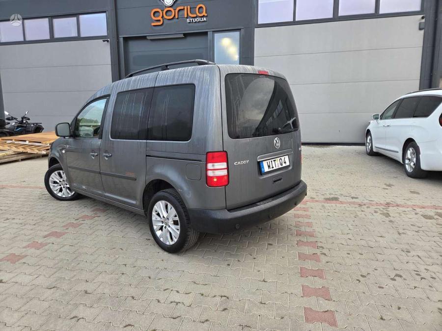 Grey Volkswagen Caddy 2011 in Siauliai, with an engine capacity of 1.60 L and mileage of 209 thousand km for 5700 €, photo 6 on AUTOMOTO.COM.LV