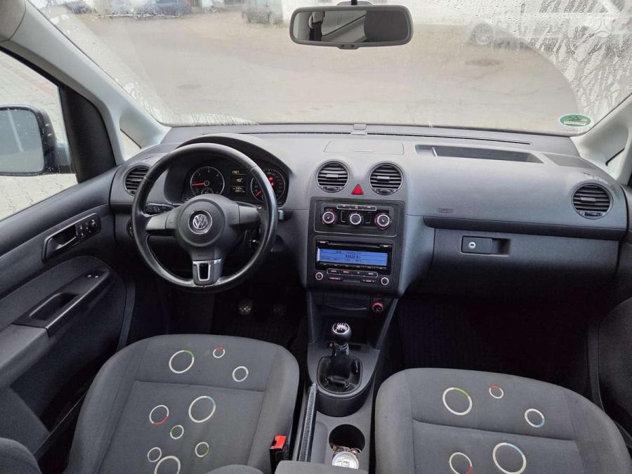 Grey Volkswagen Caddy 2011 in Siauliai, with an engine capacity of 1.60 L and mileage of 209 thousand km for 5700 €, photo 8 on AUTOMOTO.COM.LV