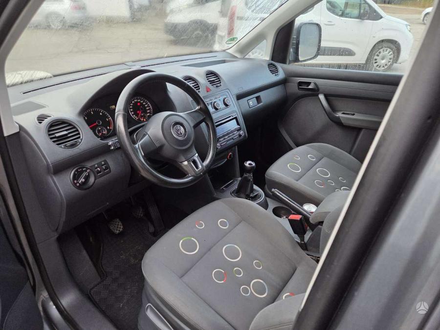 Grey Volkswagen Caddy 2011 in Siauliai, with an engine capacity of 1.60 L and mileage of 209 thousand km for 5700 €, photo 9 on AUTOMOTO.COM.LV