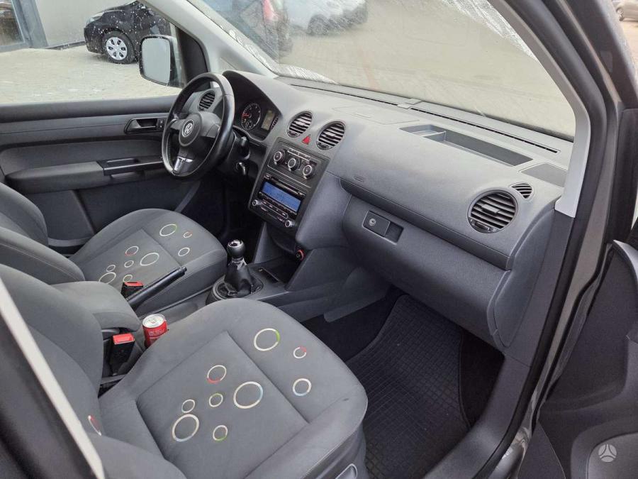Grey Volkswagen Caddy 2011 in Siauliai, with an engine capacity of 1.60 L and mileage of 209 thousand km for 5700 €, photo 10 on AUTOMOTO.COM.LV