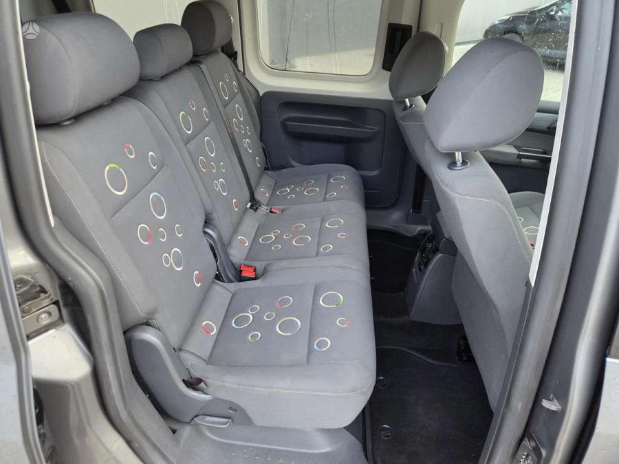 Grey Volkswagen Caddy 2011 in Siauliai, with an engine capacity of 1.60 L and mileage of 209 thousand km for 5700 €, photo 11 on AUTOMOTO.COM.LV