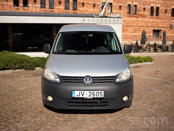 Grey Volkswagen Caddy 2011 in Liepaja, with an engine capacity of 1.60 L and mileage of 392 thousand km for 4000 €, photo 3 on AUTOMOTO.COM.LV