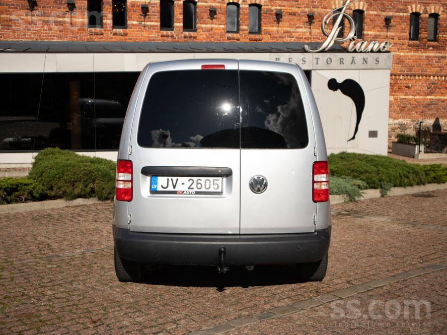 Grey Volkswagen Caddy 2011 in Liepaja, with an engine capacity of 1.60 L and mileage of 392 thousand km for 4000 €, photo 6 on AUTOMOTO.COM.LV