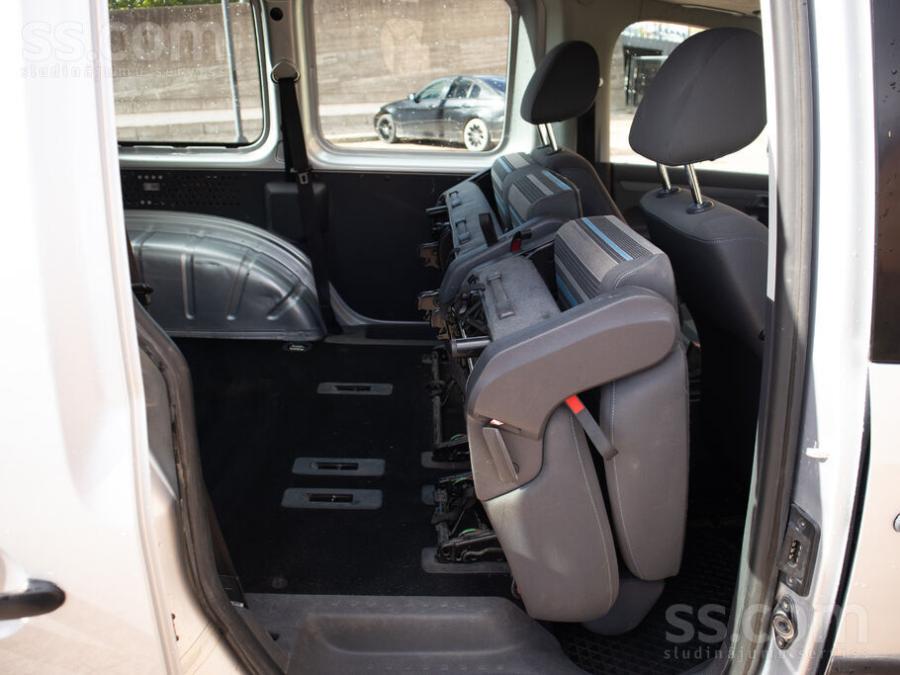 Grey Volkswagen Caddy 2011 in Liepaja, with an engine capacity of 1.60 L and mileage of 392 thousand km for 4000 €, photo 20 on AUTOMOTO.COM.LV