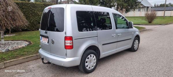 Grey Volkswagen Caddy 2012 in Kedainiai, with an engine capacity of 1.60 L and mileage of 239 thousand km for 6499 €, photo 4 on AUTOMOTO.COM.LV
