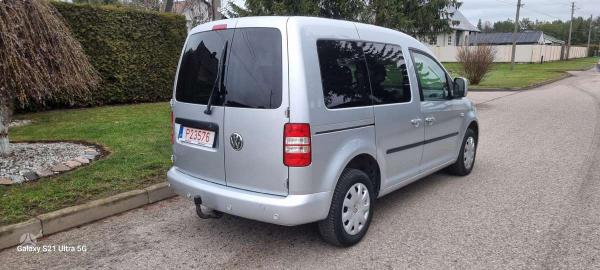 Grey Volkswagen Caddy 2012 in Kedainiai, with an engine capacity of 1.60 L and mileage of 239 thousand km for 6499 €, photo 5 on AUTOMOTO.COM.LV