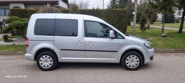 Grey Volkswagen Caddy 2012 in Kedainiai, with an engine capacity of 1.60 L and mileage of 239 thousand km for 6499 €, photo 8 on AUTOMOTO.COM.LV