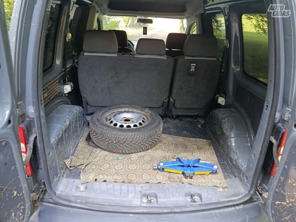 Grey Volkswagen Caddy 2012 in Prienai, with an engine capacity of 1.60 L and mileage of 417 thousand km for 4250 €, photo 8 on AUTOMOTO.COM.LV