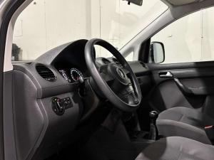 Grey Volkswagen Caddy 2012 in Klaipeda, with an engine capacity of 1.60 L and mileage of 268 thousand km for 5500 €, photo 7 on AUTOMOTO.COM.LV