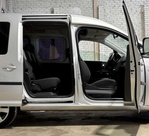 Grey Volkswagen Caddy 2012 in Klaipeda, with an engine capacity of 1.60 L and mileage of 268 thousand km for 5500 €, photo 7 on AUTOMOTO.COM.LV