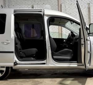 Grey Volkswagen Caddy 2012 in Klaipeda, with an engine capacity of 1.60 L and mileage of 268 thousand km for 5500 €, photo 8 on AUTOMOTO.COM.LV