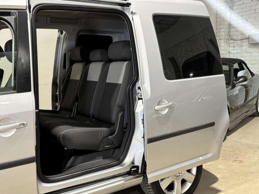 Grey Volkswagen Caddy 2012 in Klaipeda, with an engine capacity of 1.60 L and mileage of 268 thousand km for 5500 €, photo 11 on AUTOMOTO.COM.LV
