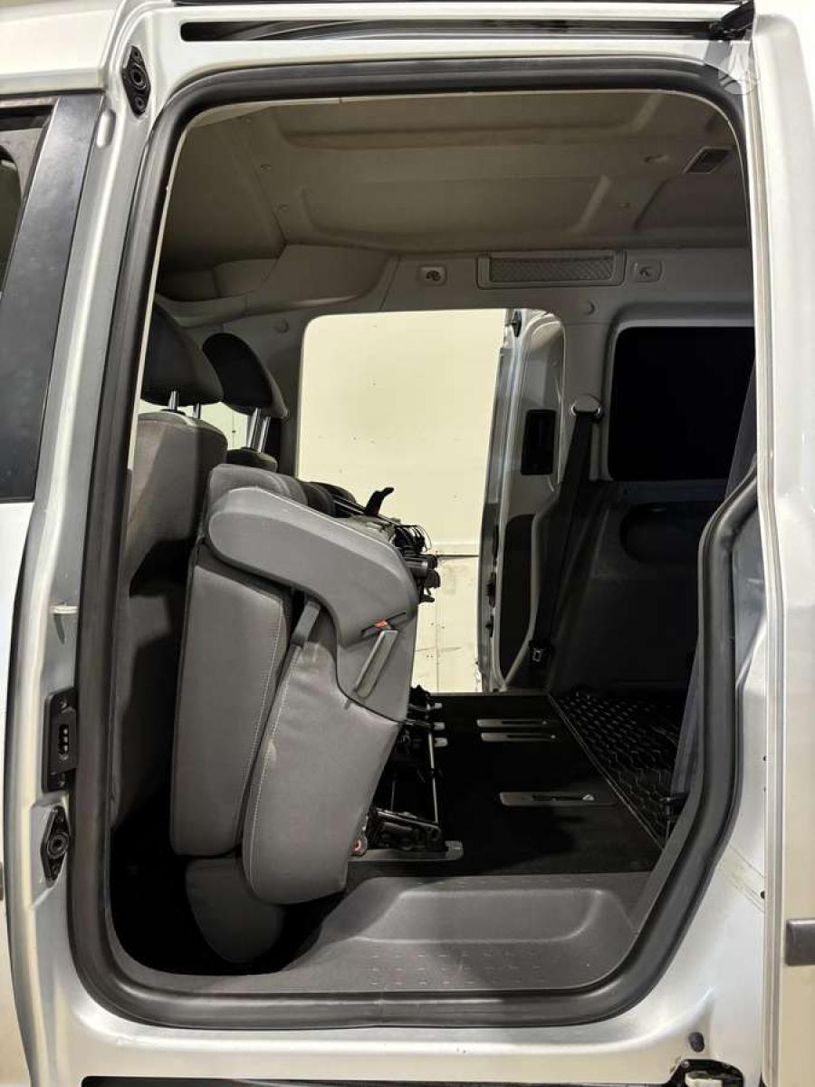 Grey Volkswagen Caddy 2012 in Klaipeda, with an engine capacity of 1.60 L and mileage of 268 thousand km for 5500 €, photo 20 on AUTOMOTO.COM.LV