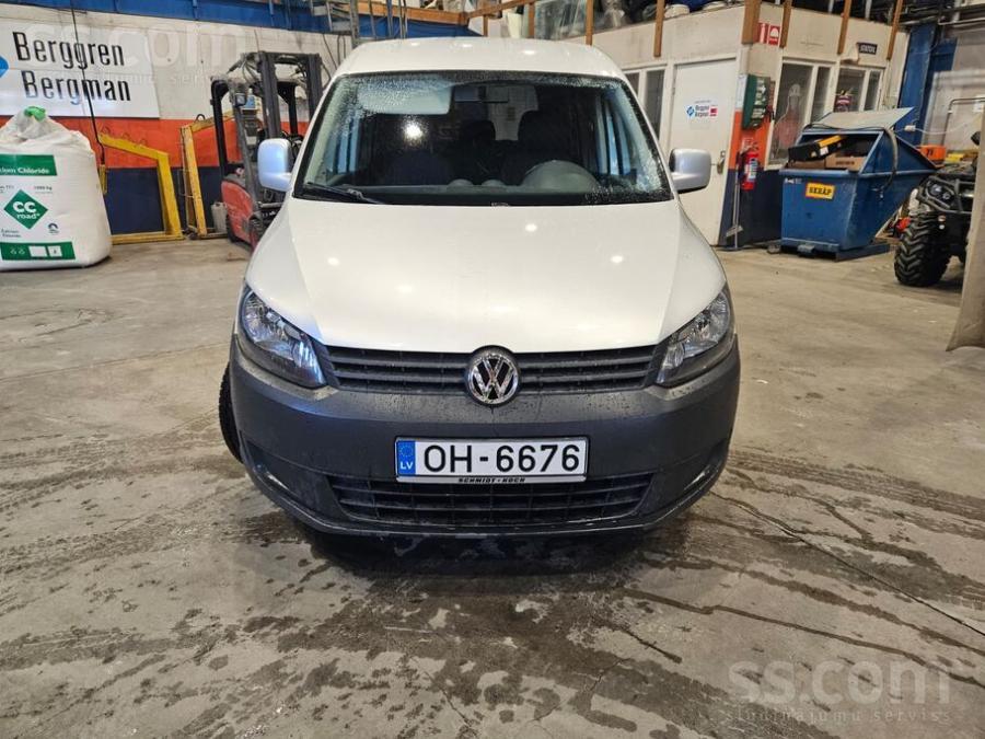 Grey Volkswagen Caddy 2012 in Riga, with an engine capacity of 1.60 L and mileage of 160 thousand km for 6500 €, photo 4 on AUTOMOTO.COM.LV