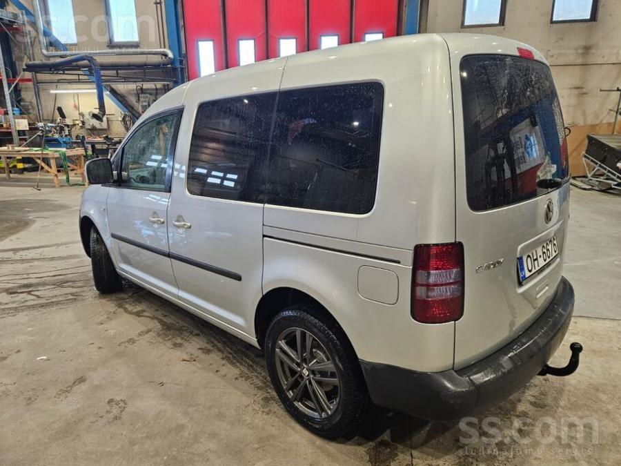 Grey Volkswagen Caddy 2012 in Riga, with an engine capacity of 1.60 L and mileage of 160 thousand km for 6500 €, photo 6 on AUTOMOTO.COM.LV