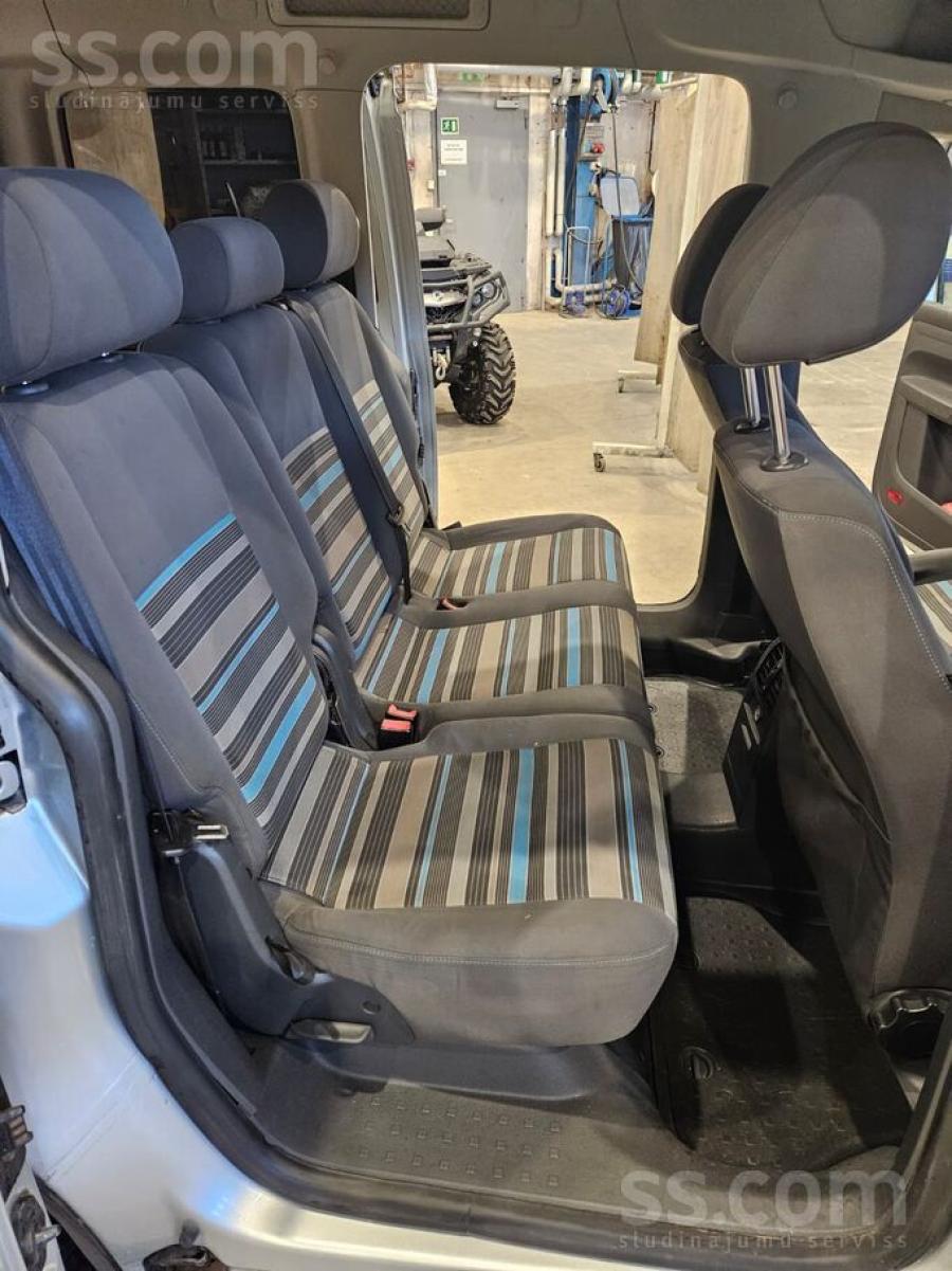 Grey Volkswagen Caddy 2012 in Riga, with an engine capacity of 1.60 L and mileage of 160 thousand km for 6500 €, photo 11 on AUTOMOTO.COM.LV
