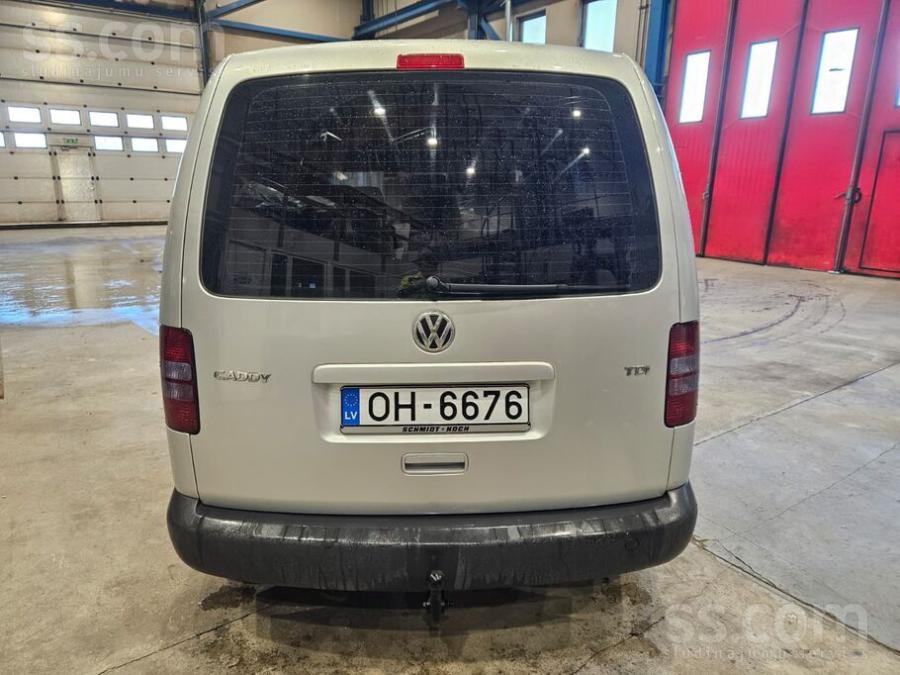 Grey Volkswagen Caddy 2012 in Riga, with an engine capacity of 1.60 L and mileage of 160 thousand km for 6500 €, photo 12 on AUTOMOTO.COM.LV