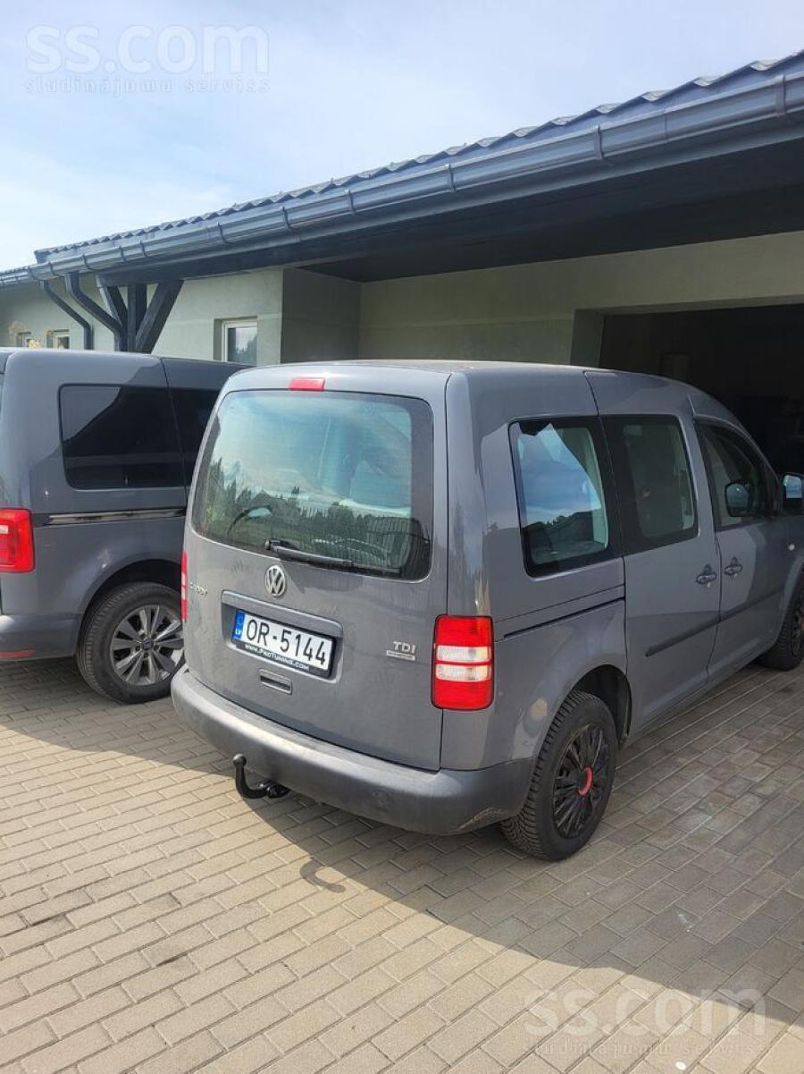 Grey Volkswagen Caddy 2012 in Riga, with an engine capacity of 1.60 L and mileage of 259 thousand km for 4350 €, photo 3 on AUTOMOTO.COM.LV