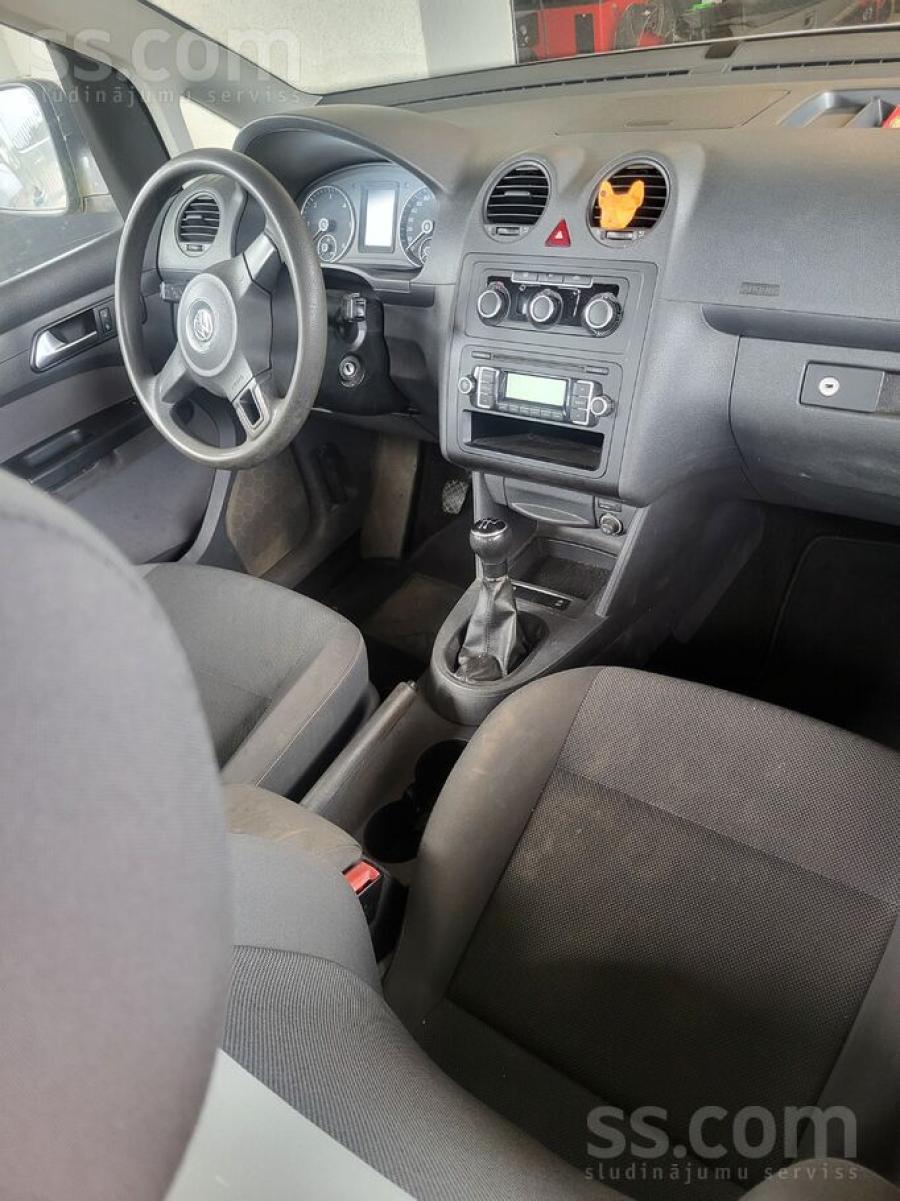 Grey Volkswagen Caddy 2012 in Riga, with an engine capacity of 1.60 L and mileage of 259 thousand km for 4350 €, photo 5 on AUTOMOTO.COM.LV