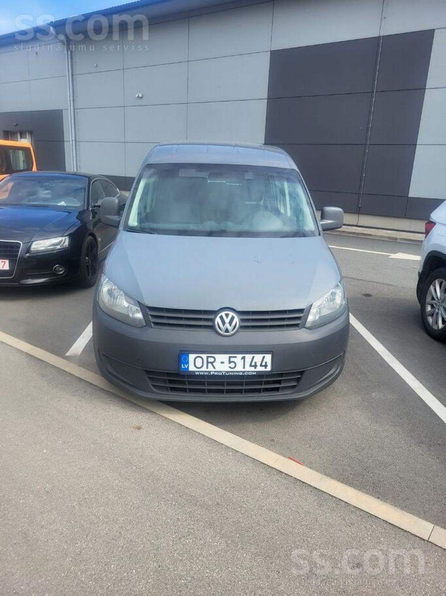 Grey Volkswagen Caddy 2012 in Riga, with an engine capacity of 1.60 L and mileage of 259 thousand km for 4350 €, photo 8 on AUTOMOTO.COM.LV