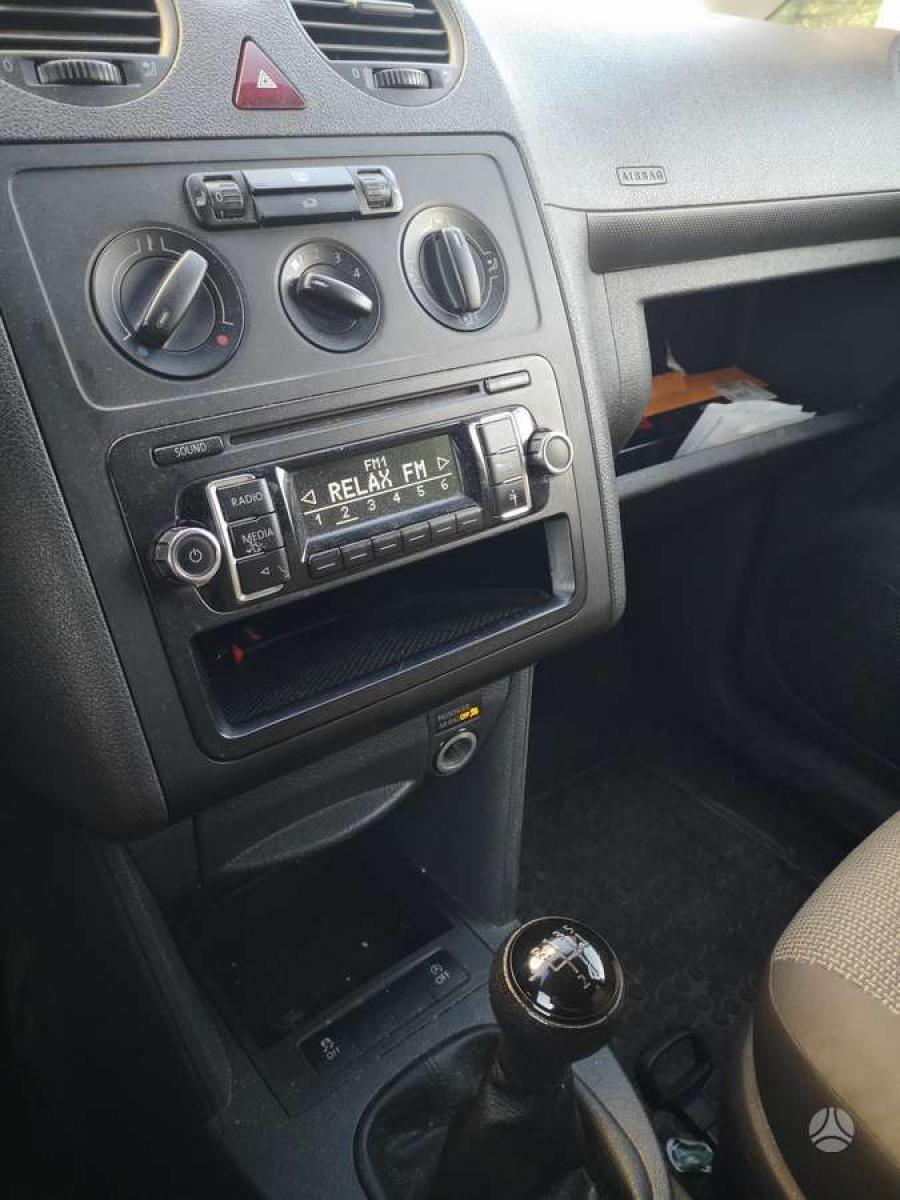 Grey Volkswagen Caddy 2012 in Klaipeda, with an engine capacity of 1.60 L and mileage of 300 thousand km for 5300 €, photo 17 on AUTOMOTO.COM.LV