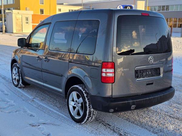 Grey Volkswagen Caddy 2013 in Rokiskis, with an engine capacity of 2.00 L and mileage of 380 thousand km for 4650 €, photo 6 on AUTOMOTO.COM.LV