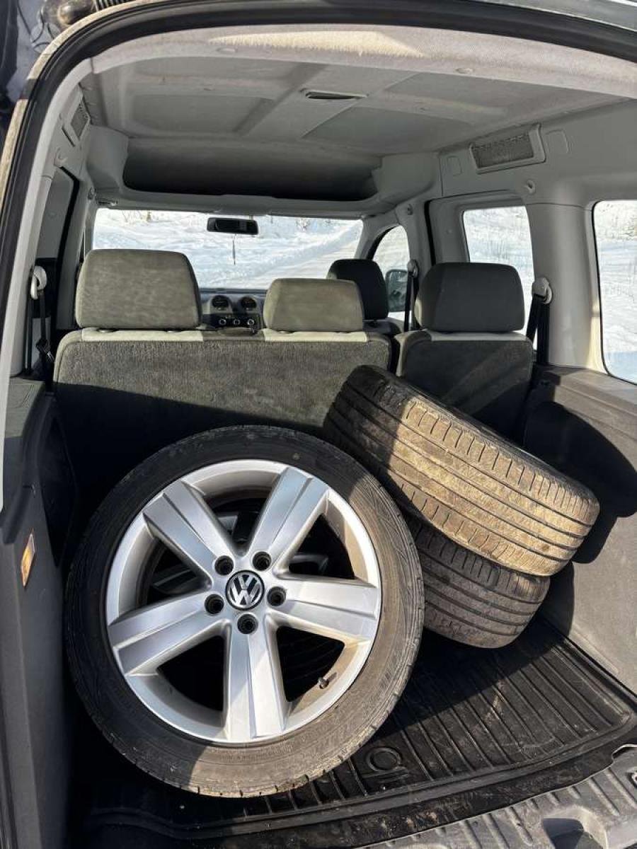 Pelēks Volkswagen Caddy 2013 Utena, ar dzinēja tilpumu 2.00 L un nobraukumu 253 tūkst. km par 7350 €, foto 11 vietnē AUTOMOTO.COM.LV