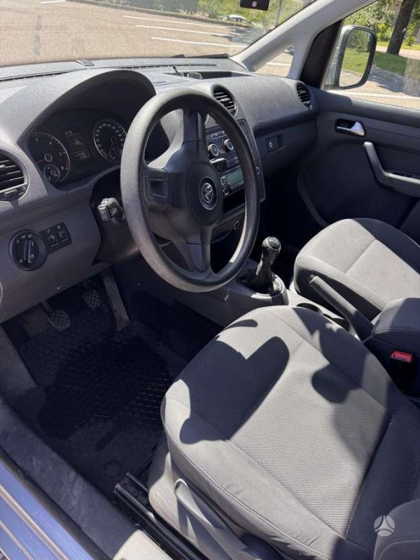 Grey Volkswagen Caddy 2013 in Vilnius, with an engine capacity of 1.60 L and mileage of 311 thousand km for 5500 €, photo 7 on AUTOMOTO.COM.LV