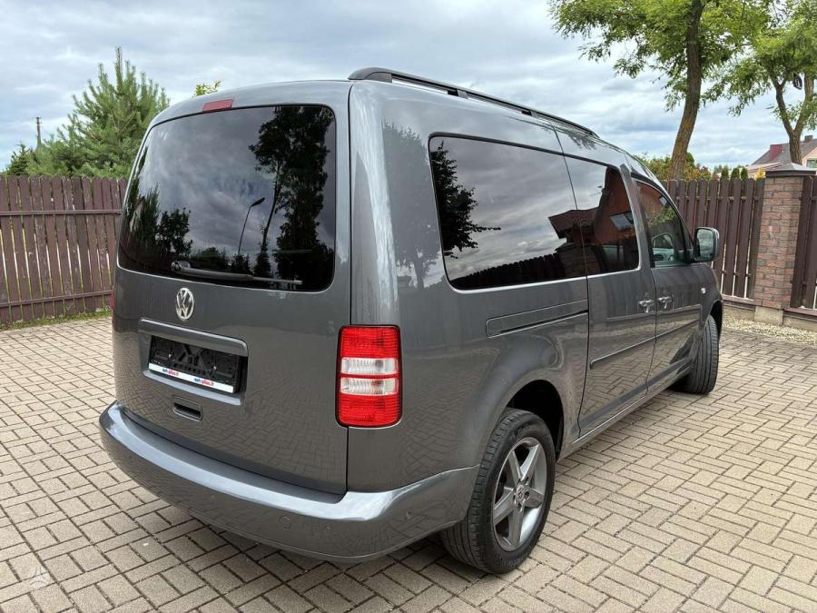 Grey Volkswagen Caddy 2013 in Siauliai, with an engine capacity of 1.60 L and mileage of 282 thousand km for 7100 €, photo 5 on AUTOMOTO.COM.LV