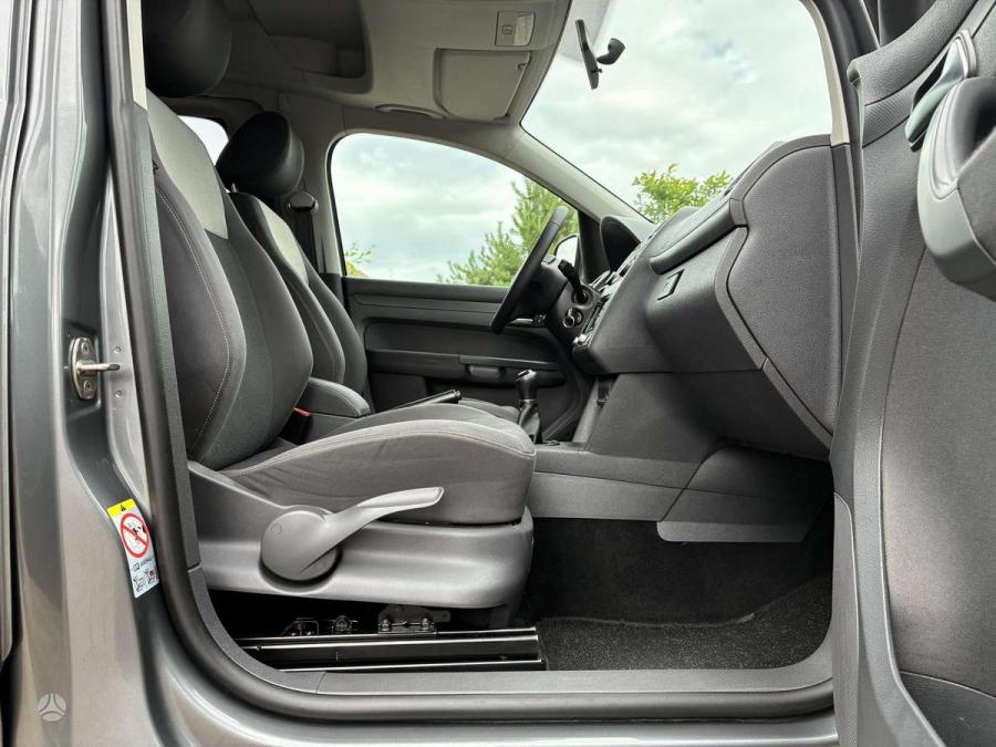 Grey Volkswagen Caddy 2013 in Siauliai, with an engine capacity of 1.60 L and mileage of 282 thousand km for 7100 €, photo 15 on AUTOMOTO.COM.LV