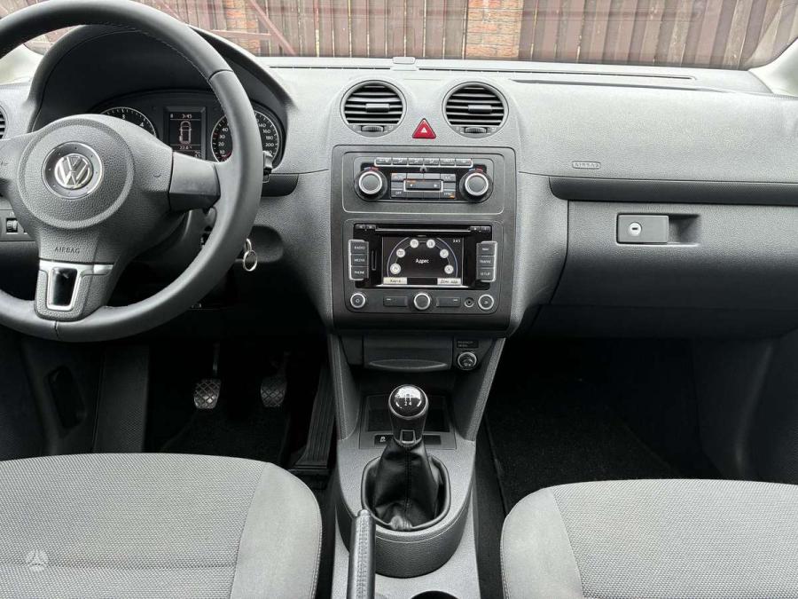 Grey Volkswagen Caddy 2013 in Siauliai, with an engine capacity of 1.60 L and mileage of 282 thousand km for 7100 €, photo 22 on AUTOMOTO.COM.LV