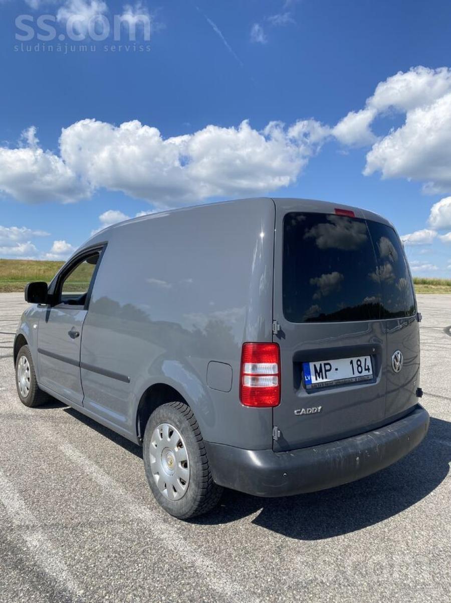 Pelēks Volkswagen Caddy 2013 Valmiera, ar dzinēja tilpumu 1.60 L un nobraukumu 485 tūkst. km par 3500 €, foto 3 vietnē AUTOMOTO.COM.LV
