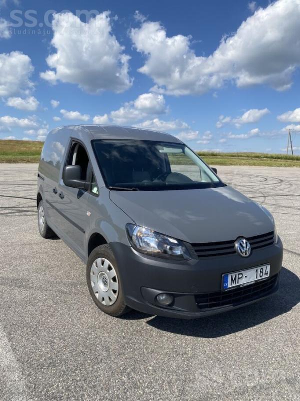 Grey Volkswagen Caddy 2013 in Valmiera, with an engine capacity of 1.60 L and mileage of 485 thousand km for 3500 €, photo 4 on AUTOMOTO.COM.LV