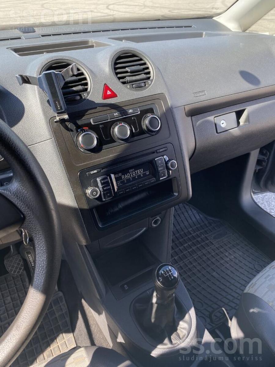 Pelēks Volkswagen Caddy 2013 Valmiera, ar dzinēja tilpumu 1.60 L un nobraukumu 485 tūkst. km par 3500 €, foto 6 vietnē AUTOMOTO.COM.LV