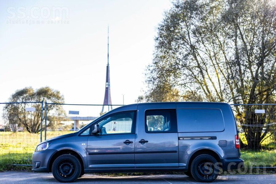 Grey Volkswagen Caddy 2014 in Riga, with an engine capacity of 1.60 L and mileage of 283 thousand km for 8390 €, photo 4 on AUTOMOTO.COM.LV
