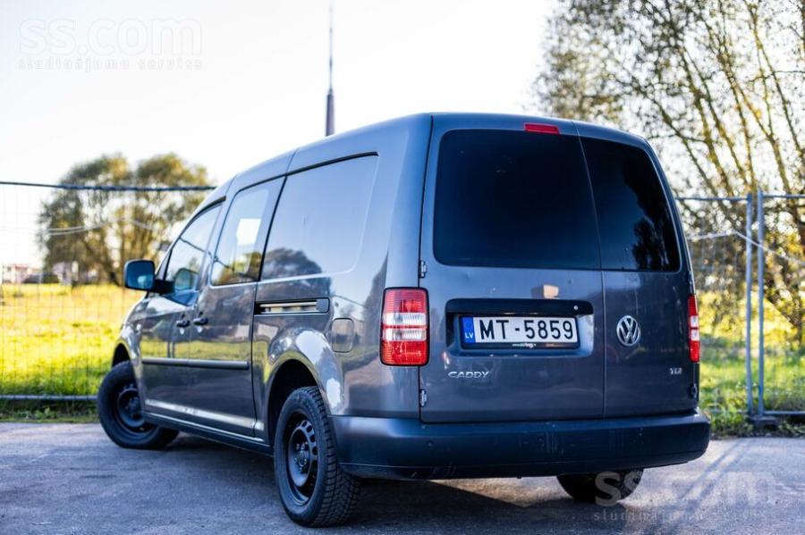 Grey Volkswagen Caddy 2014 in Riga, with an engine capacity of 1.60 L and mileage of 283 thousand km for 8390 €, photo 6 on AUTOMOTO.COM.LV
