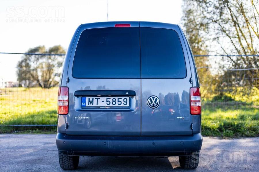Grey Volkswagen Caddy 2014 in Riga, with an engine capacity of 1.60 L and mileage of 283 thousand km for 8390 €, photo 8 on AUTOMOTO.COM.LV