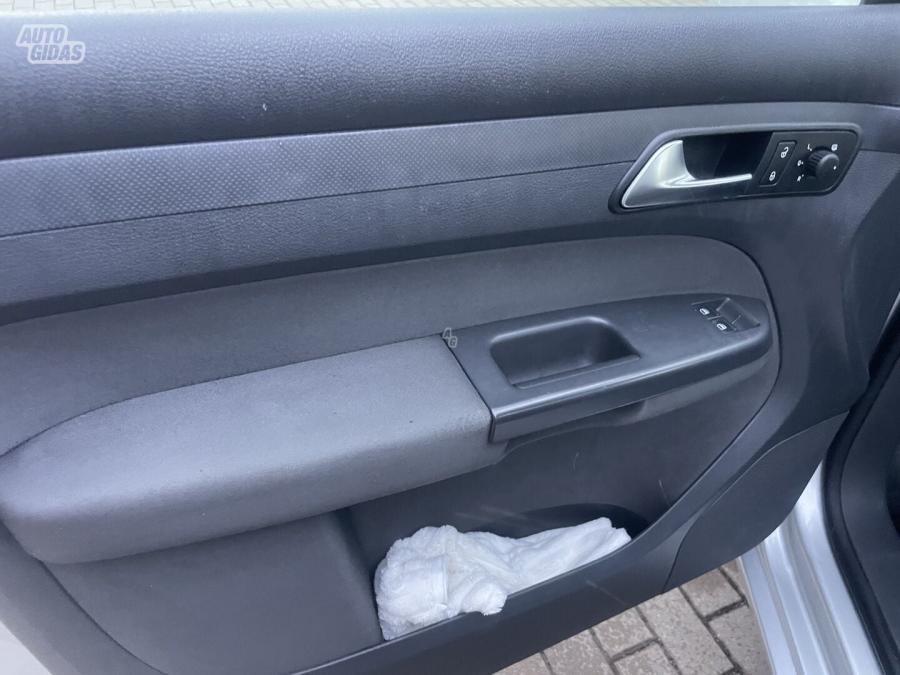 Grey Volkswagen Caddy 2014 in Kaunas, with an engine capacity of 1.60 L and mileage of 260 thousand km for 5700 €, photo 19 on AUTOMOTO.COM.LV