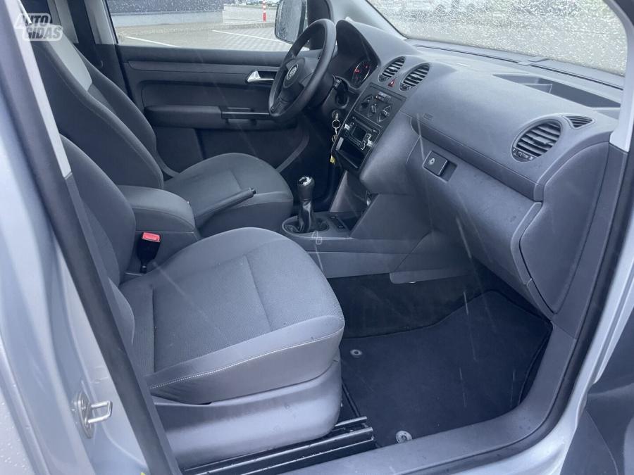 Grey Volkswagen Caddy 2014 in Kaunas, with an engine capacity of 1.60 L and mileage of 260 thousand km for 5700 €, photo 21 on AUTOMOTO.COM.LV