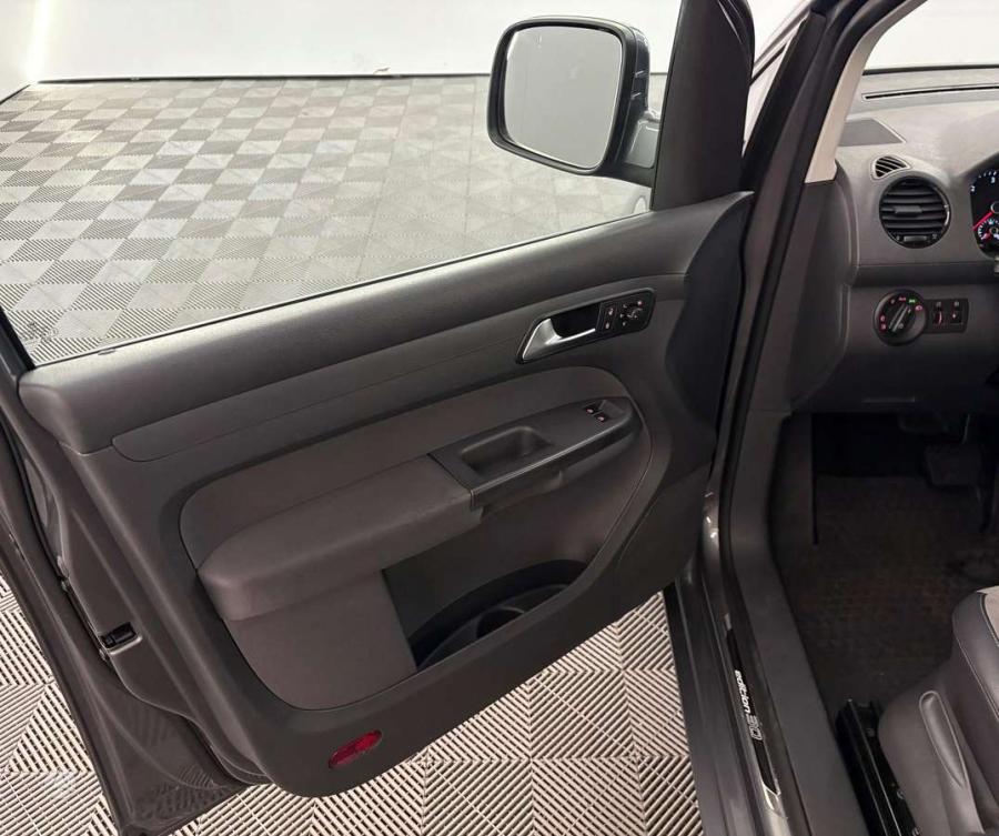 Pelēks Volkswagen Caddy 2014 Marijampole, ar dzinēja tilpumu 1.60 L un nobraukumu 252 tūkst. km par 7850 €, foto 7 vietnē AUTOMOTO.COM.LV