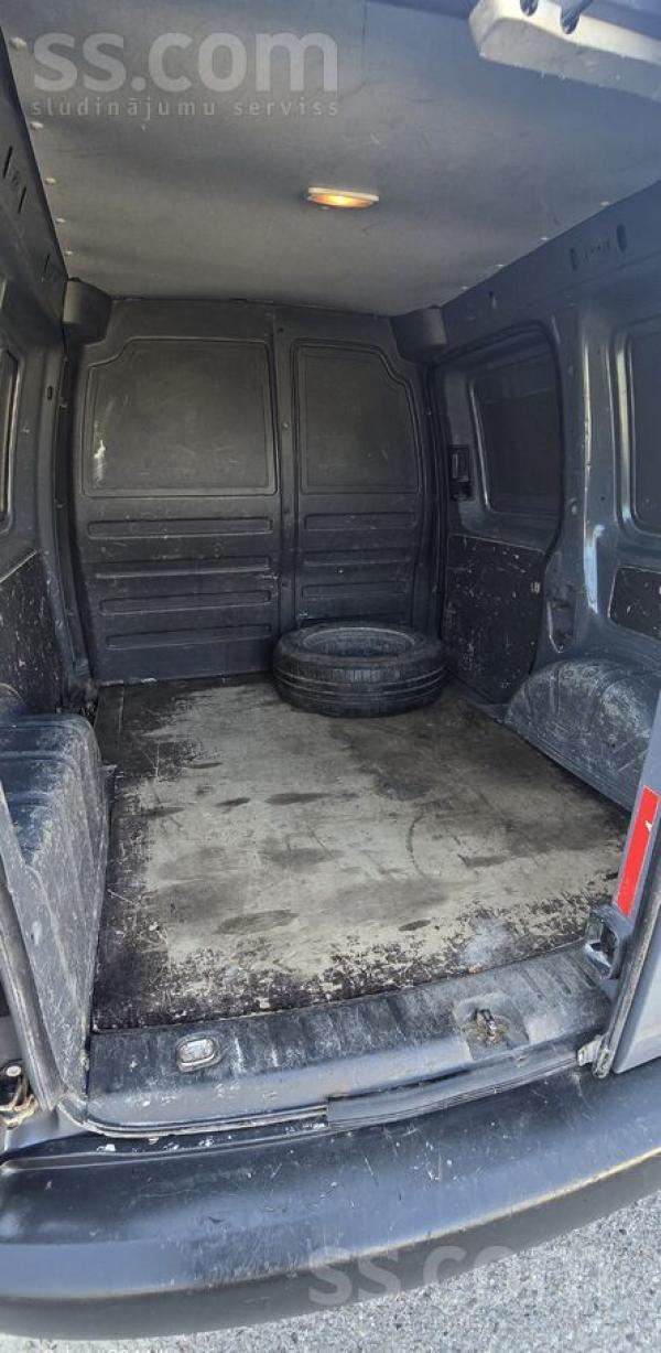 Pelēks Volkswagen Caddy 2014 Jelgava, ar dzinēja tilpumu 1.60 L un nobraukumu 238 tūkst. km par 4200 €, foto 4 vietnē AUTOMOTO.COM.LV