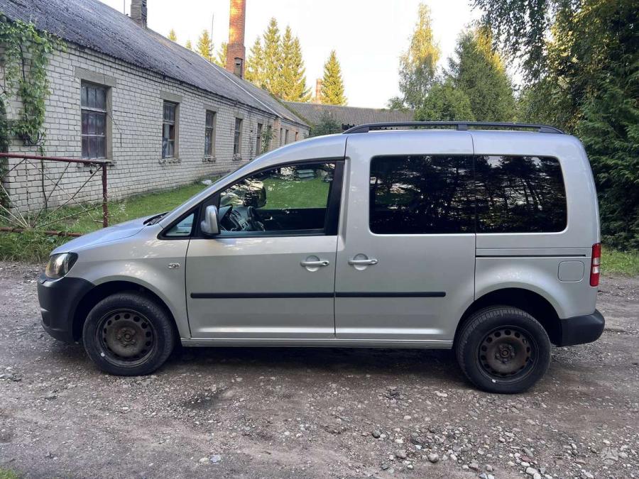 Grey Volkswagen Caddy 2014 in Utena, with an engine capacity of 2.00 L and mileage of 270 thousand km for 6500 €, photo 8 on AUTOMOTO.COM.LV