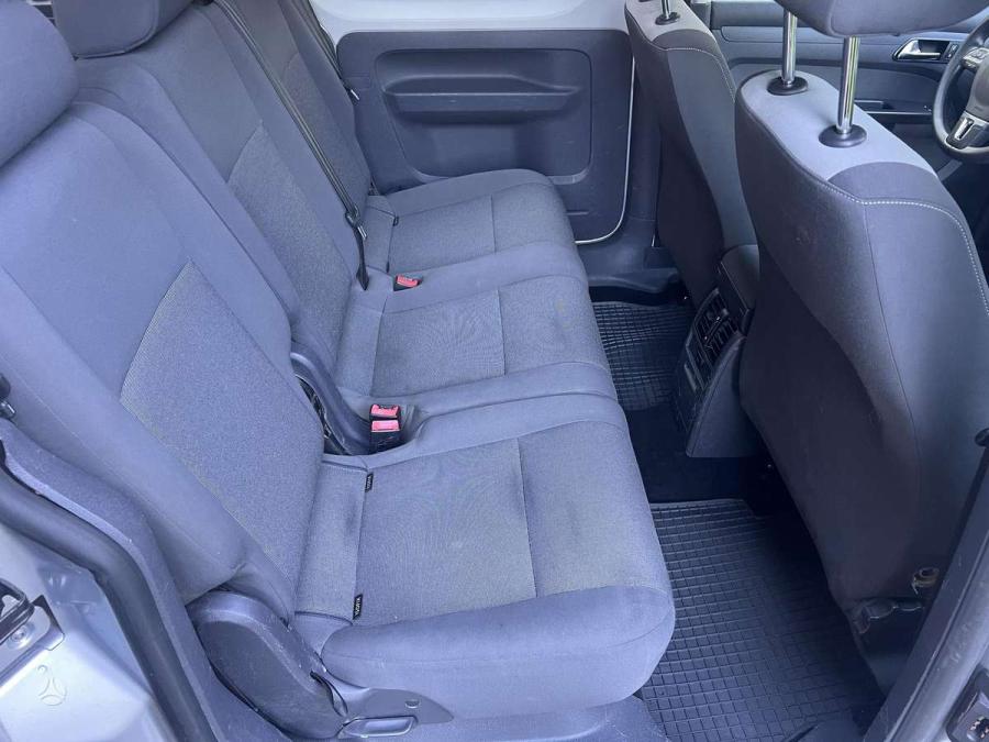 Grey Volkswagen Caddy 2014 in Utena, with an engine capacity of 2.00 L and mileage of 270 thousand km for 6500 €, photo 15 on AUTOMOTO.COM.LV