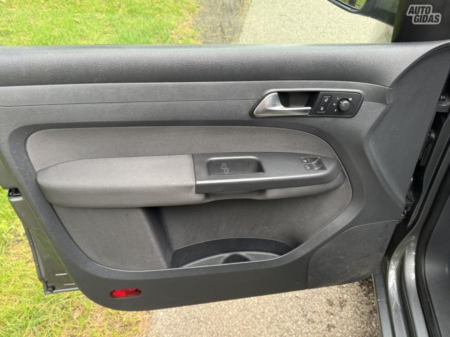 Pelēks Volkswagen Caddy 2014 Marijampole, ar dzinēja tilpumu 1.60 L un nobraukumu 150 tūkst. km par 7700 €, foto 13 vietnē AUTOMOTO.COM.LV