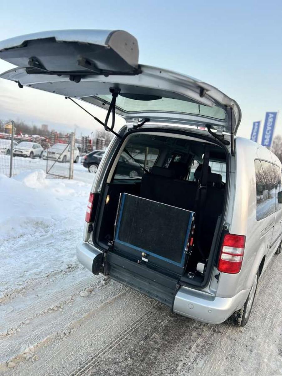 Grey Volkswagen Caddy 2015 in Panevezys, with an engine capacity of 1.60 L and mileage of 309 thousand km for 7500 €, photo 12 on AUTOMOTO.COM.LV