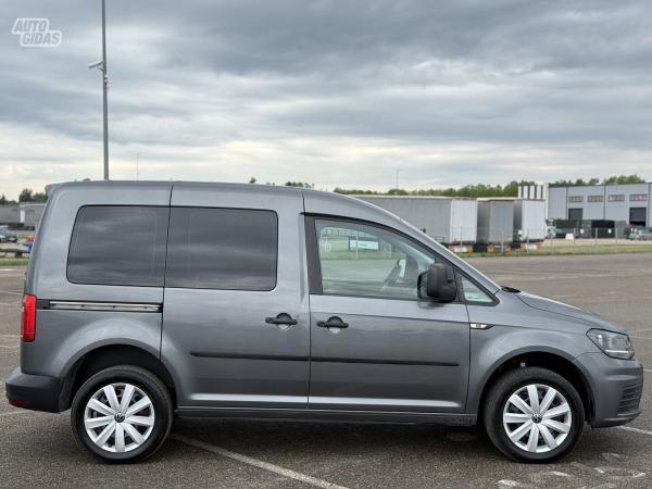Grey Volkswagen Caddy 2015 in Vilnius, with an engine capacity of 2.00 L and mileage of 200 thousand km for 9500 €, photo 4 on AUTOMOTO.COM.LV