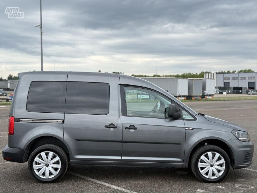 Grey Volkswagen Caddy 2015 in Vilnius, with an engine capacity of 2.00 L and mileage of 200 thousand km for 9500 €, photo 5 on AUTOMOTO.COM.LV