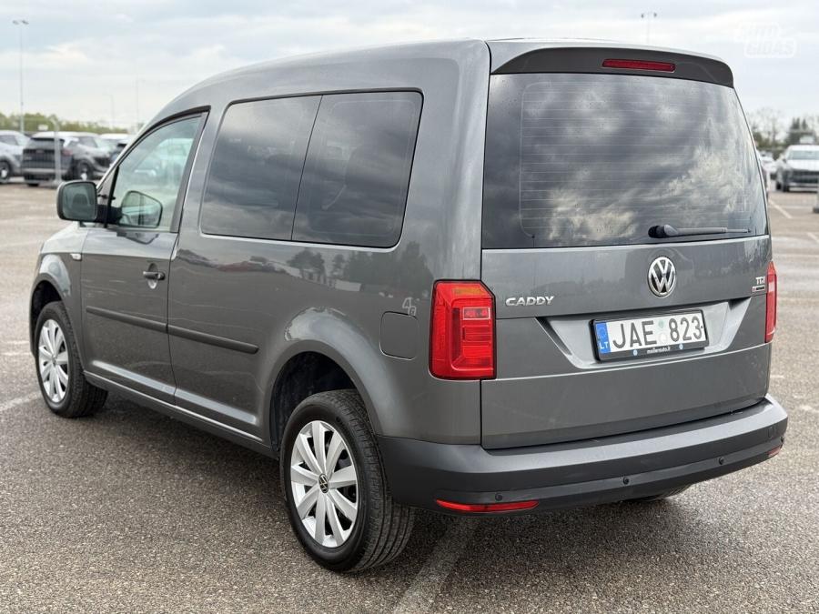Grey Volkswagen Caddy 2015 in Vilnius, with an engine capacity of 2.00 L and mileage of 200 thousand km for 9500 €, photo 8 on AUTOMOTO.COM.LV